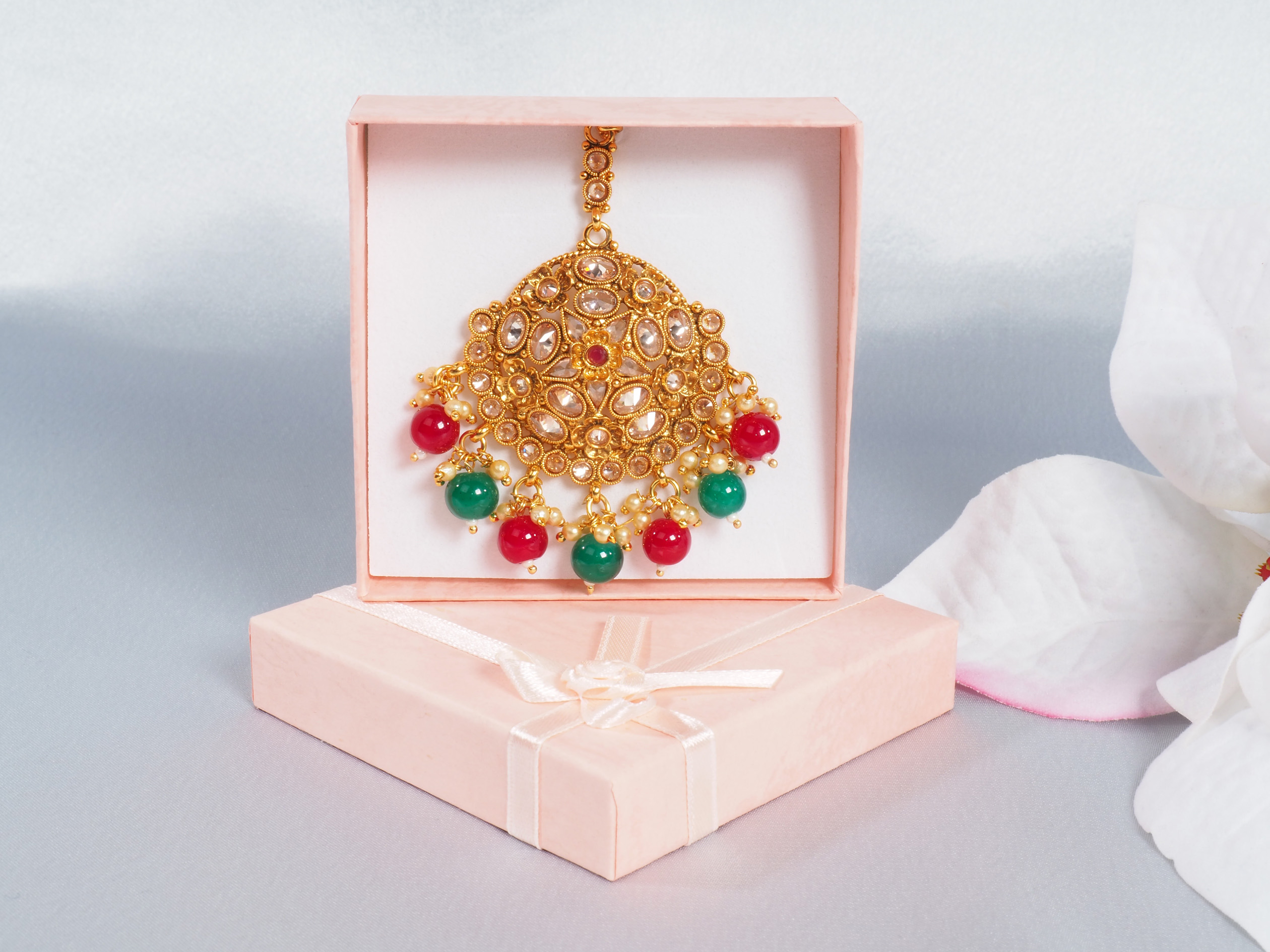 Indischer Stirnschmuck "Nishita" Maang Tikka | Online-Shop für Mode aus ...