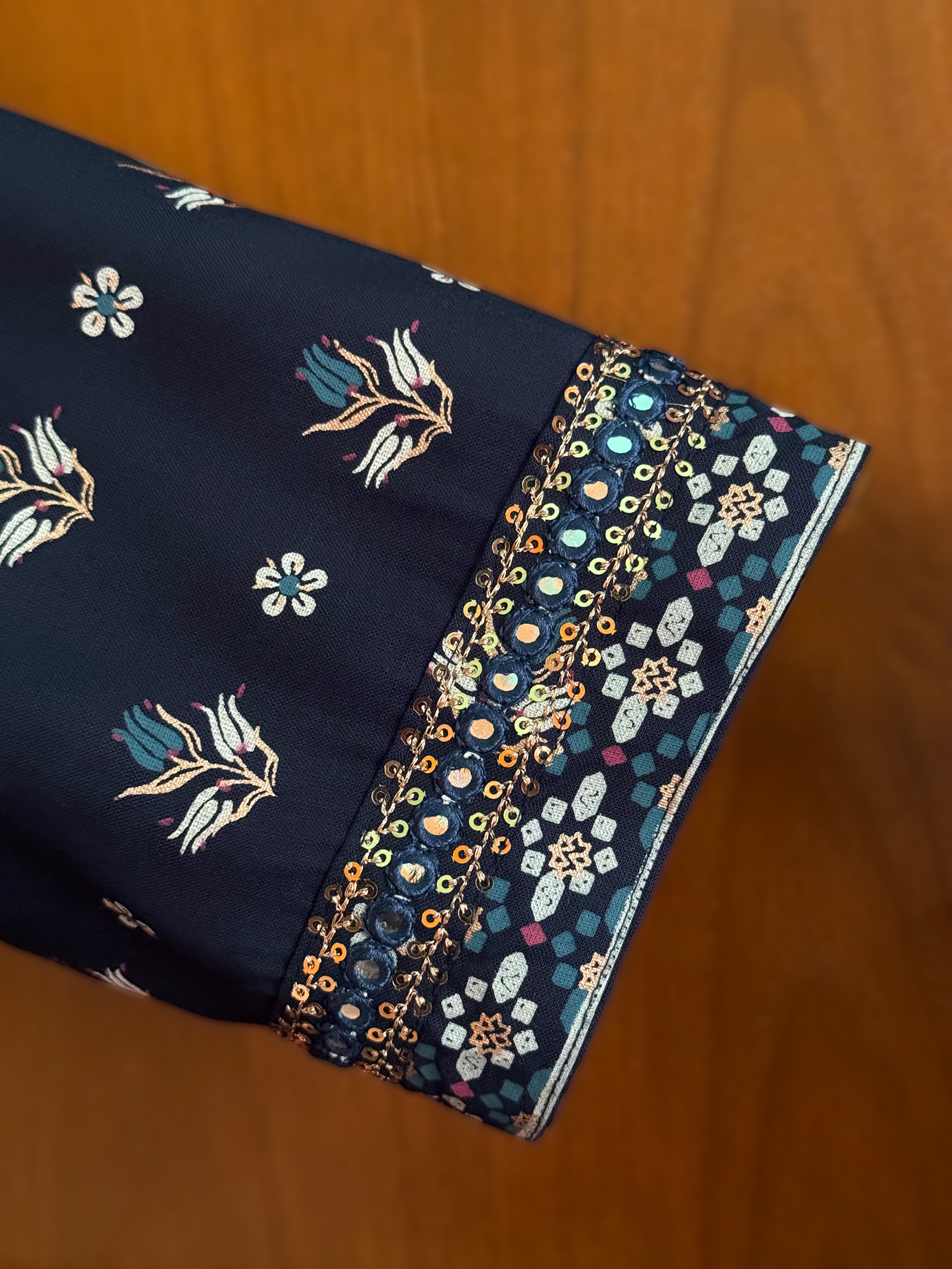Eleganter Indischer Salwar Anzug „Abhida“ mit Dupatta | Online-Shop für ...