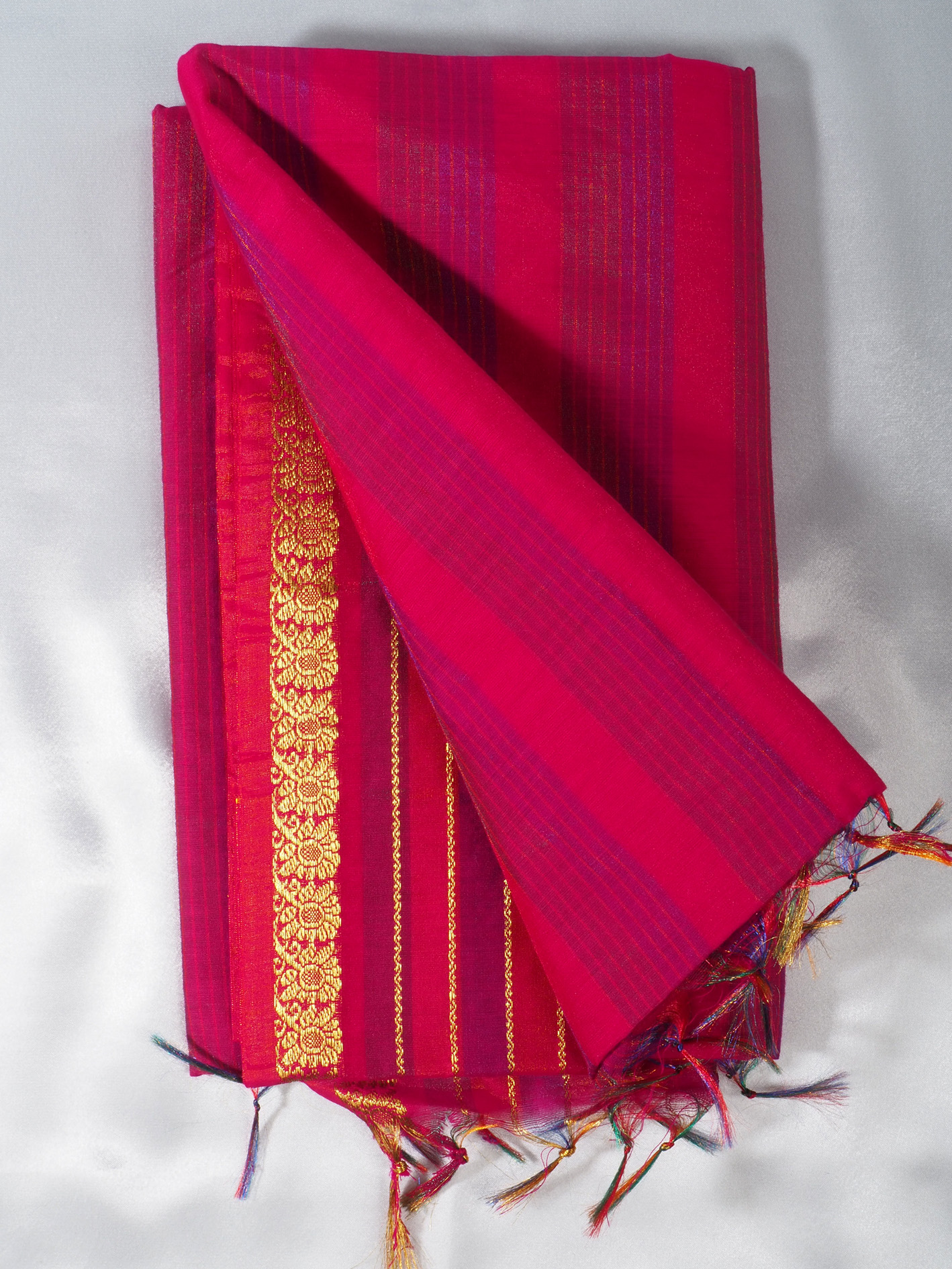 Traditionell indischer Sari – 70% Baumwolle | 30% metallisches Garn ...
