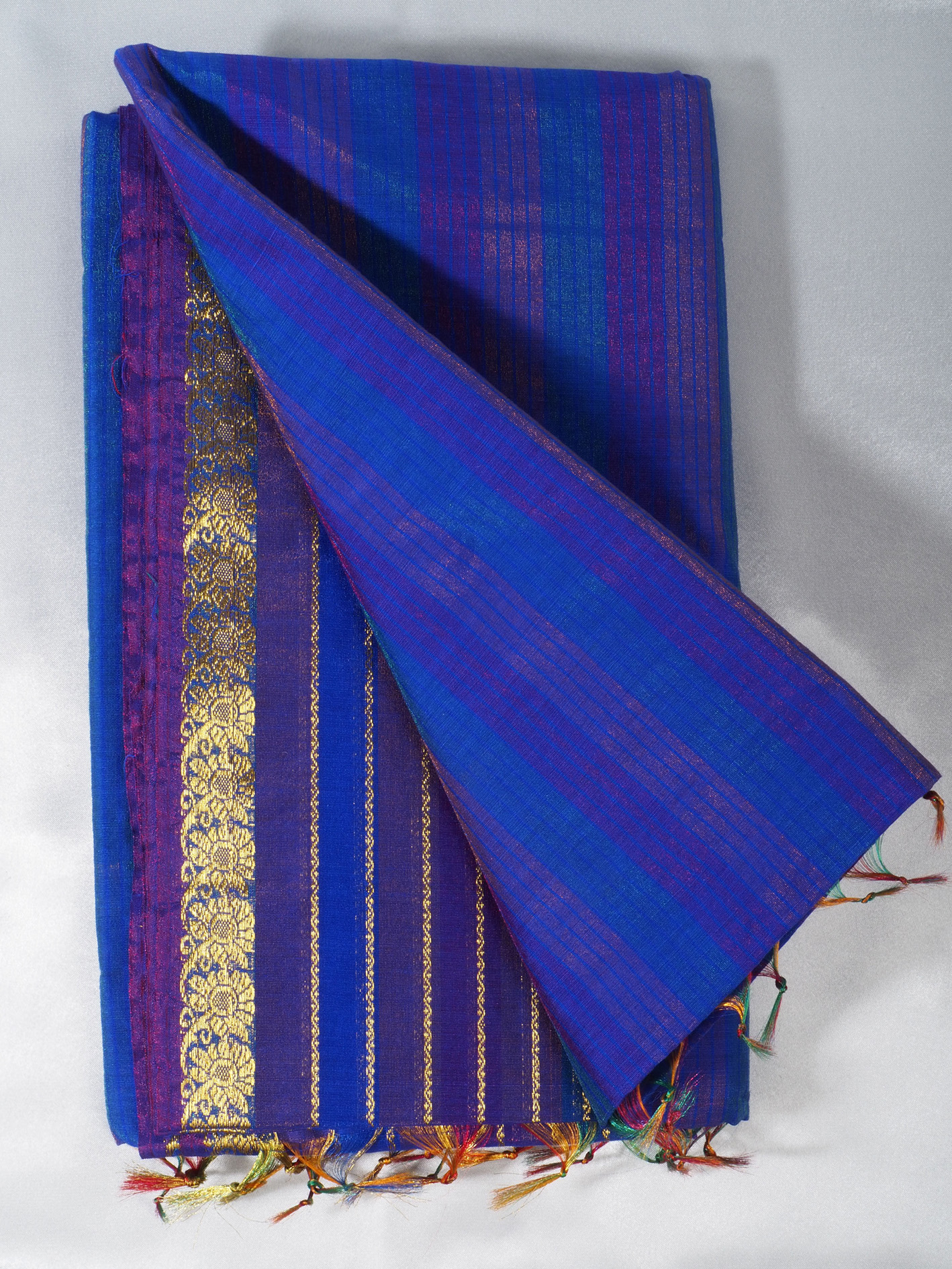 Traditionell indischer Sari – 70% Baumwolle | 30% metallisches Garn ...